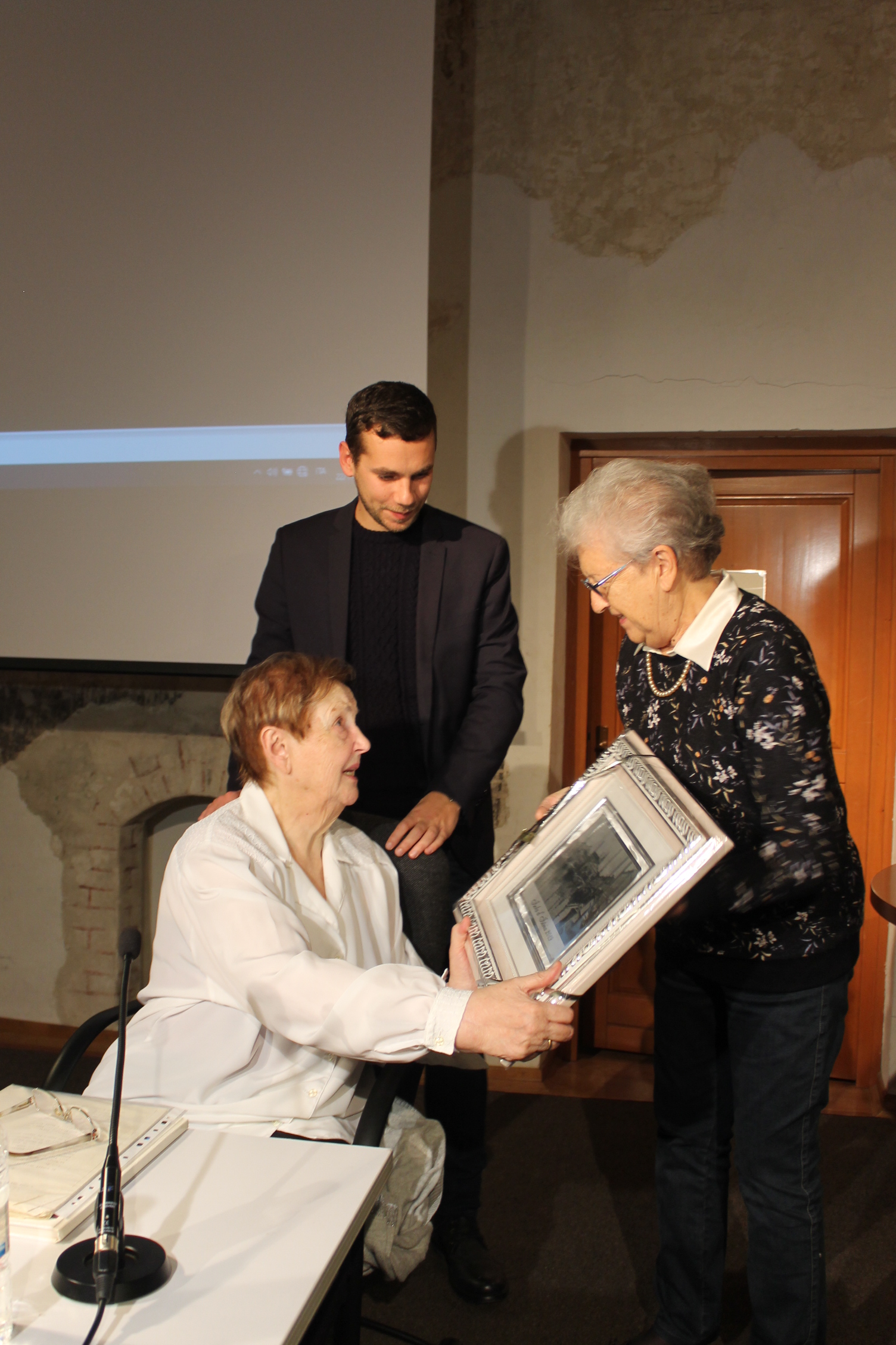 CONFERITO A MARIA PFEIFFER IL PREMIO ISOLA D’ISTRIA | Il Mandracchio